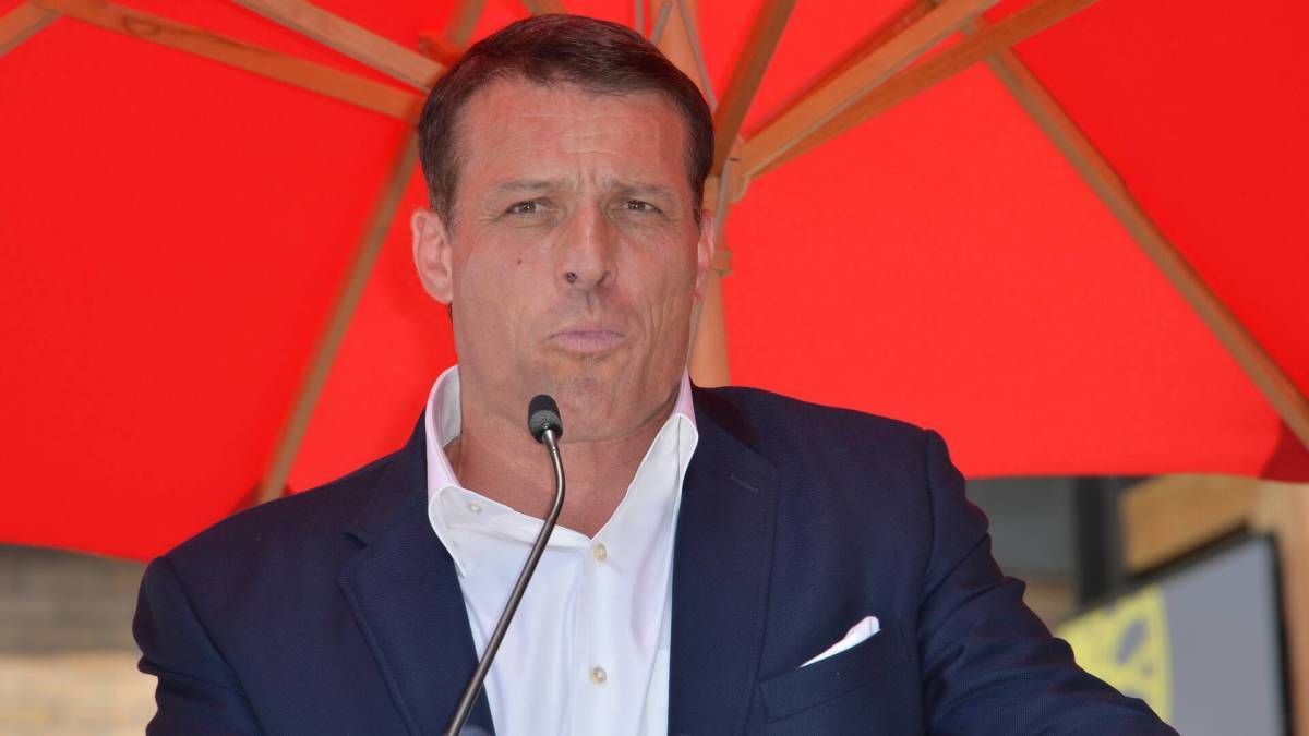 Tony Robbins warns Americans on Social Security,…
