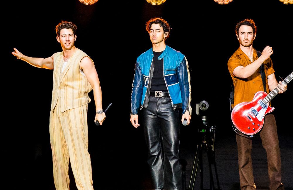 Jonas Brothers reunite with Disney for new Christmas…