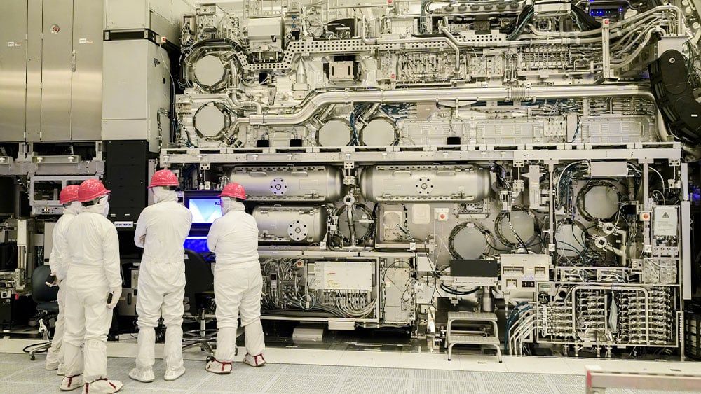 Chip Gear Leader ASML Smashes Bookings Target. Stock…