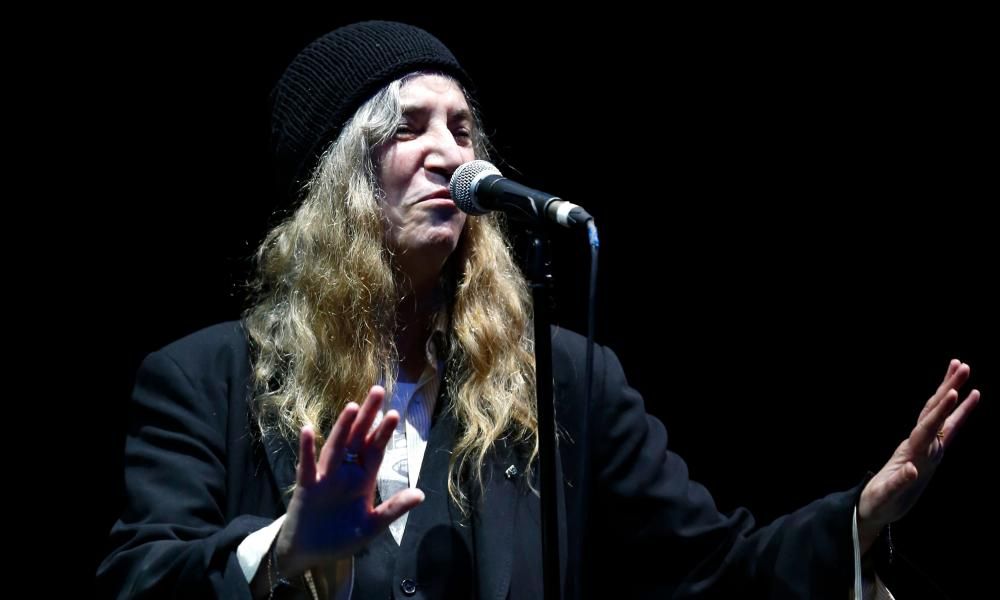 Patti Smith collapses on stage in Brazil after…