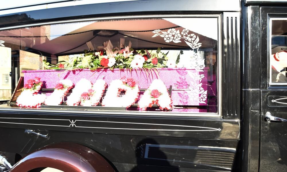 Family and fans say goodbye to singer Linda Nolan at…