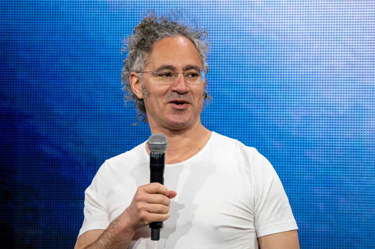 Top analyst reworks Palantir stock price target ahead…