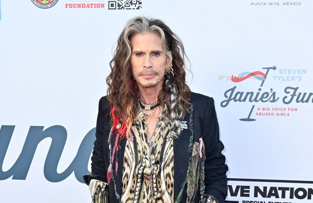 Steven Tyler returns to stage for first time since…