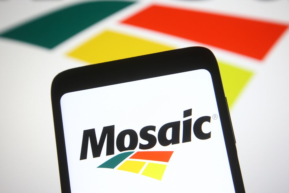 Is Wall Street Bullish or Bearish on Mosaic Stock?