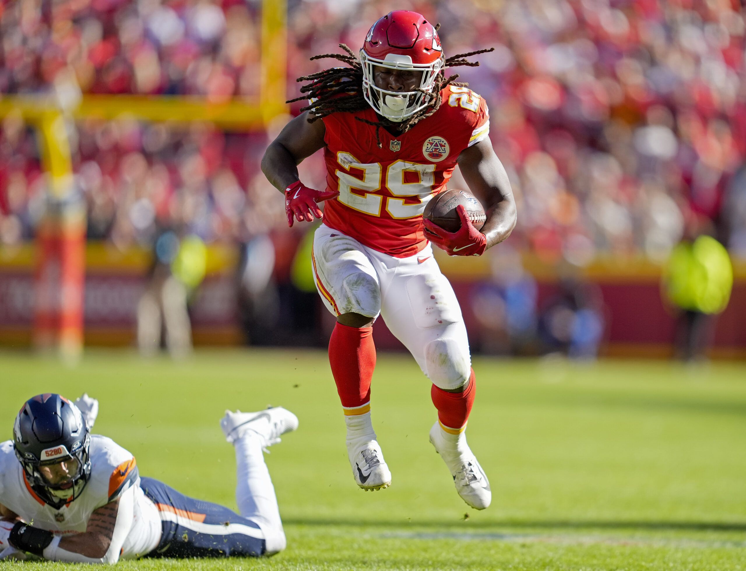 How much has Chiefs RB Kareem Hunt earned in his…
