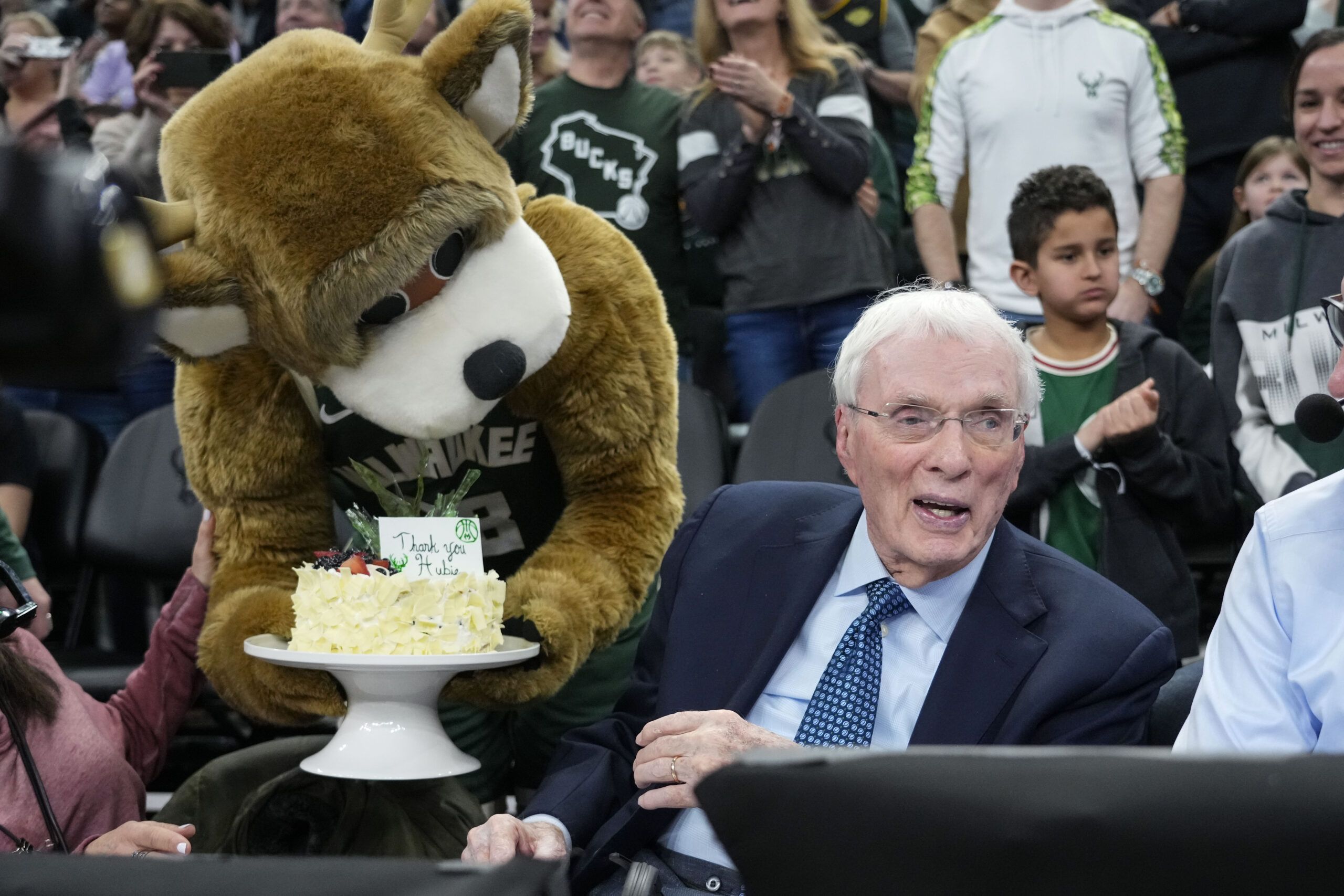 Hubie Brown got one last emotional sendoff from Mike…