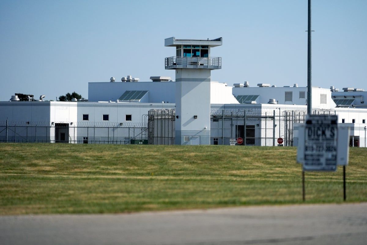 Illinois data shows inmates with violent records from…