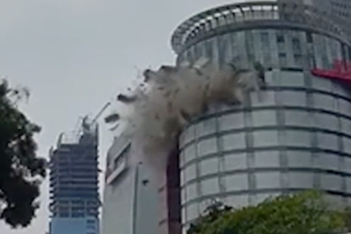 Powerful explosion in Taiwan department store caught…