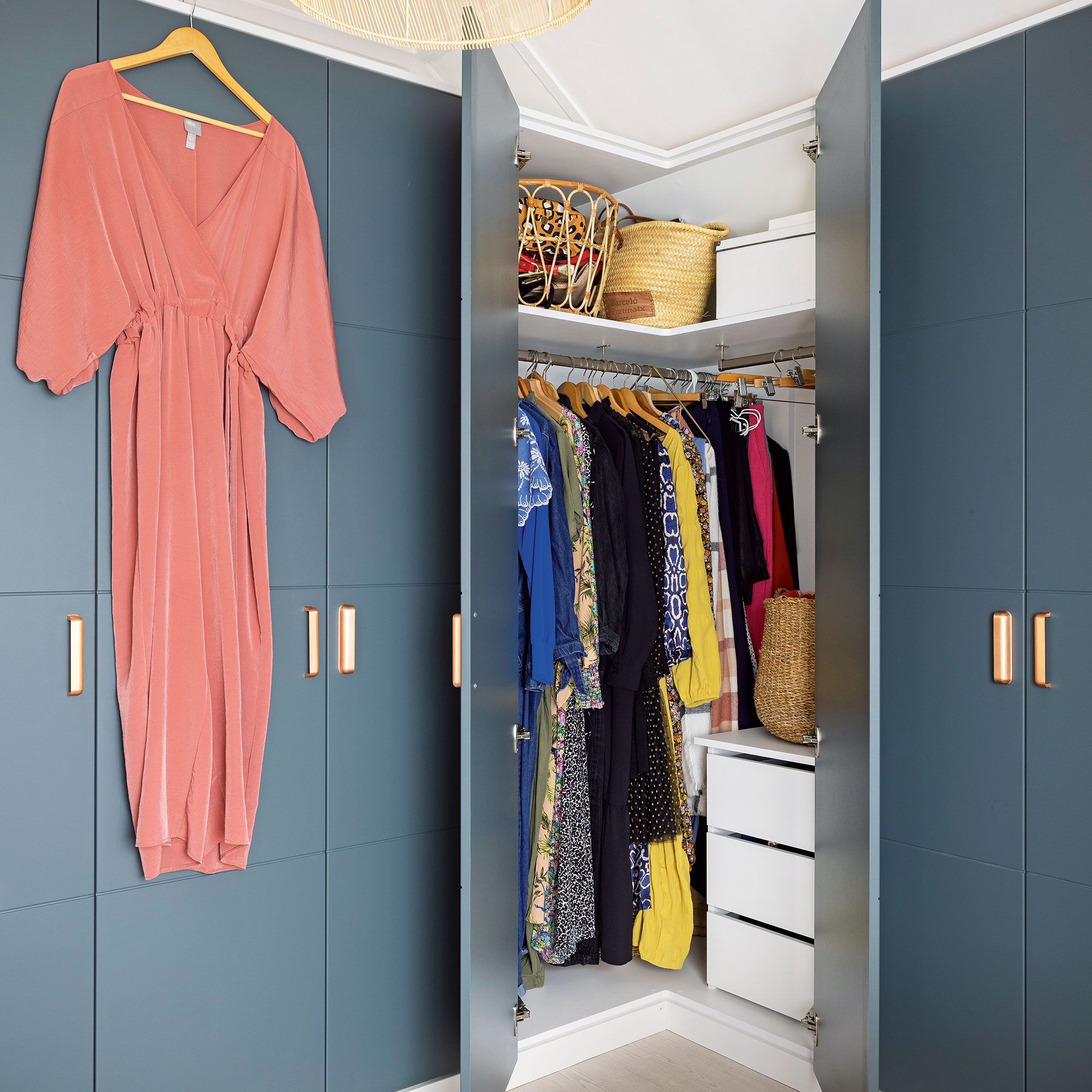 How to organise a small wardrobe with lots of clothes…