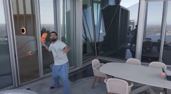 Drake's fans uncover 'truth' about mysterious drone…