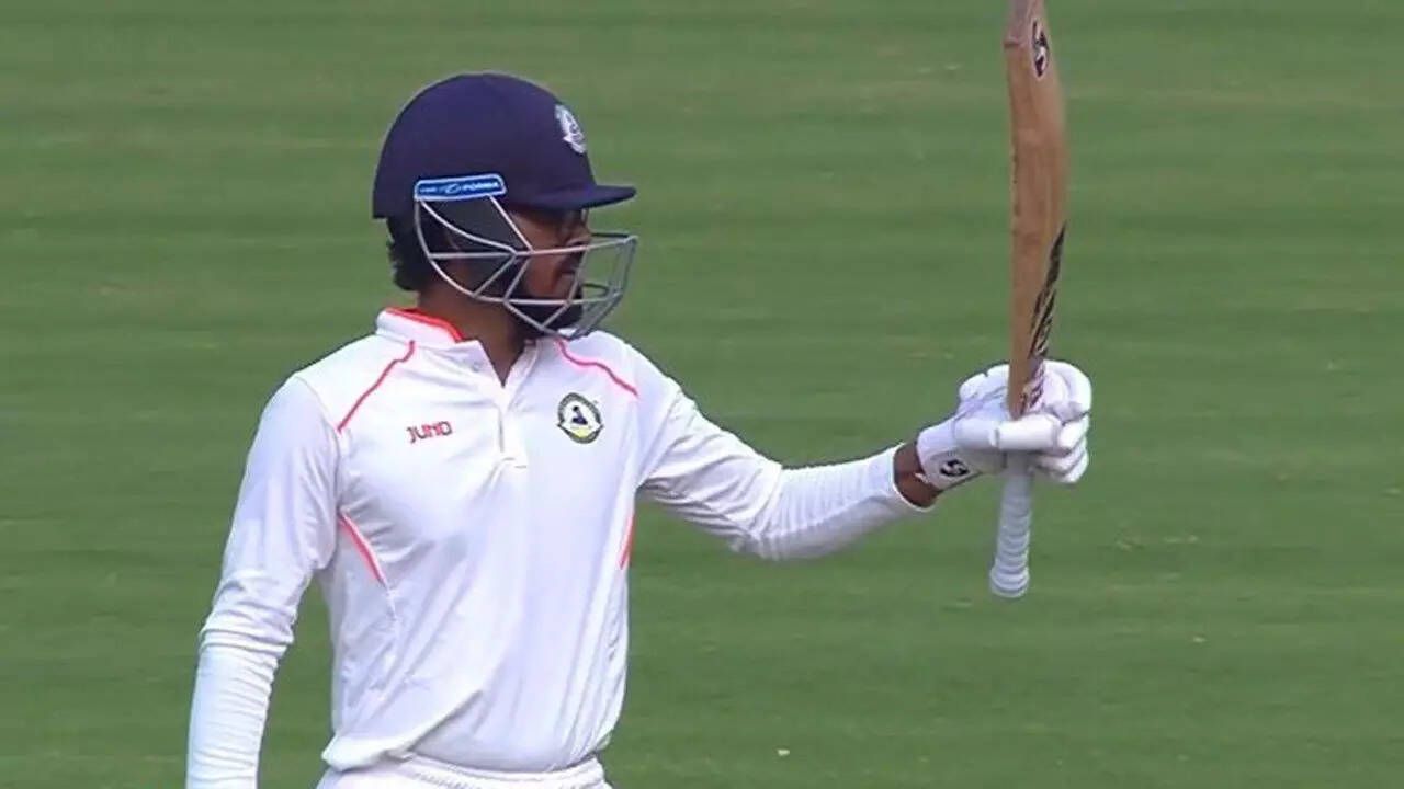 Yash Rathod's unbeaten 59 extends Vidarbha's lead to…