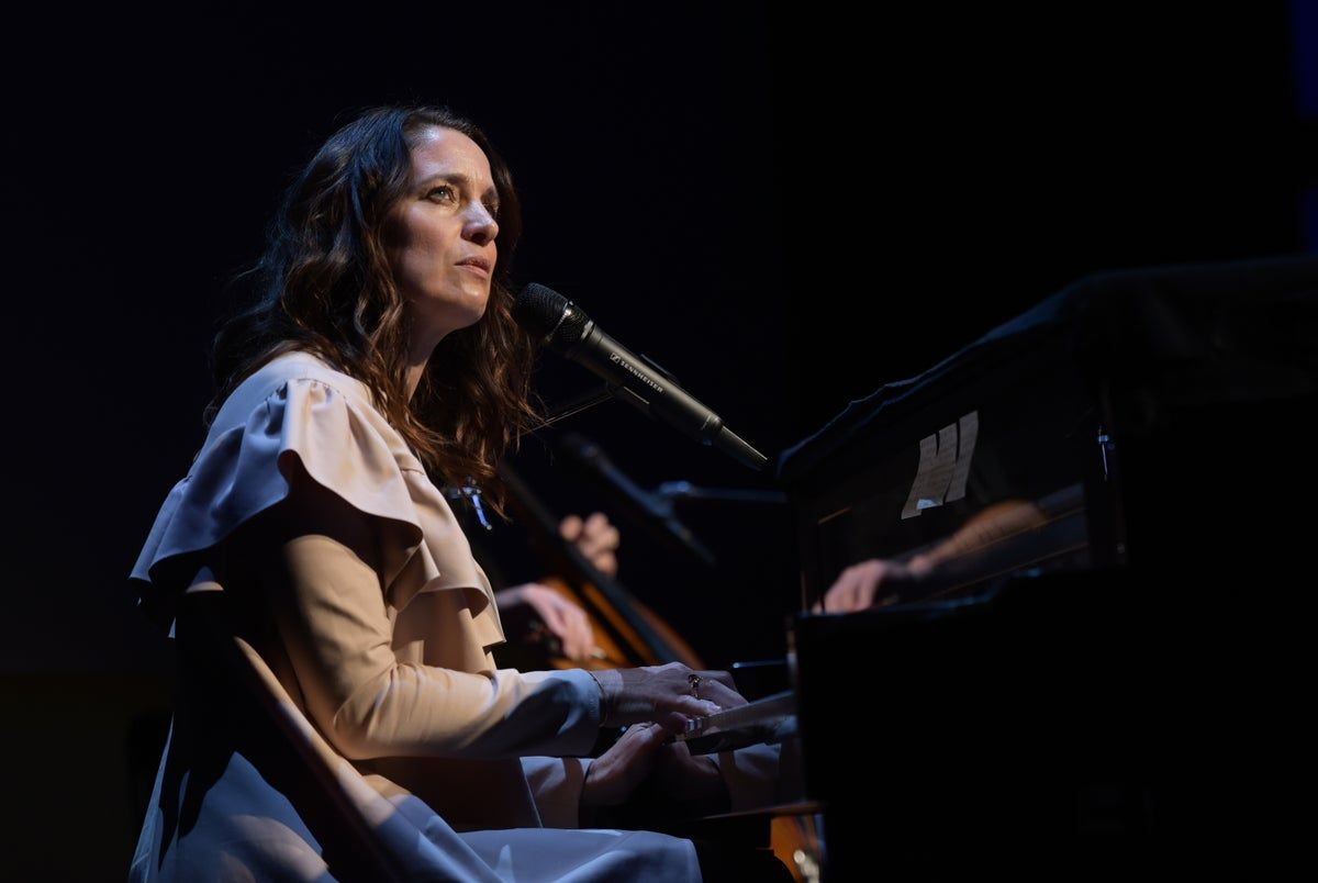 Canadian singer changes national anthem lyrics to…