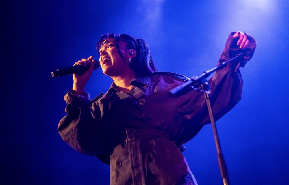 Joy Crookes review – an enthralling, intimate set from…