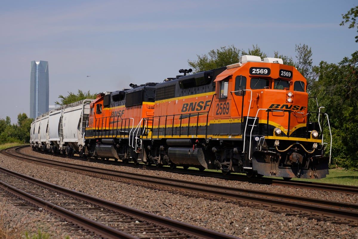 Thieves targeting freight trains in California and…