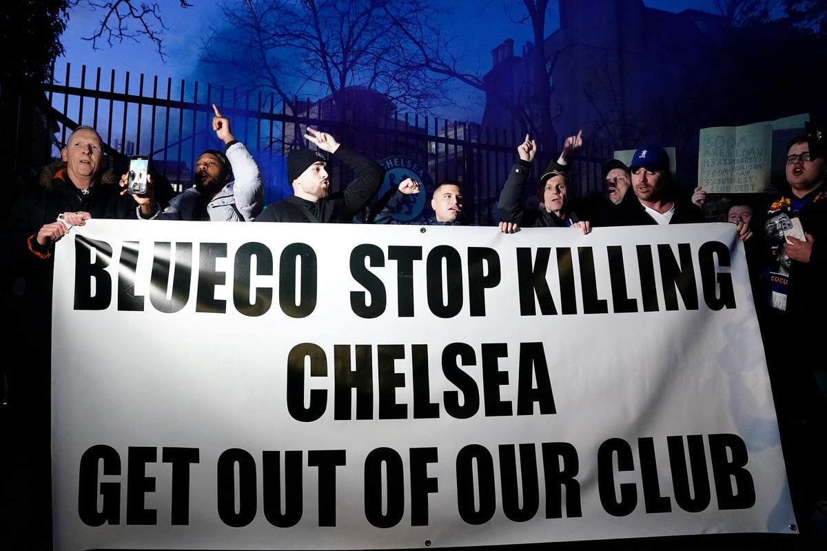 Chelsea fans stage protest against owners ahead of…