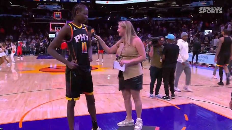 Sports Illustrated - Suns Reporter Uses Step Ladder to…