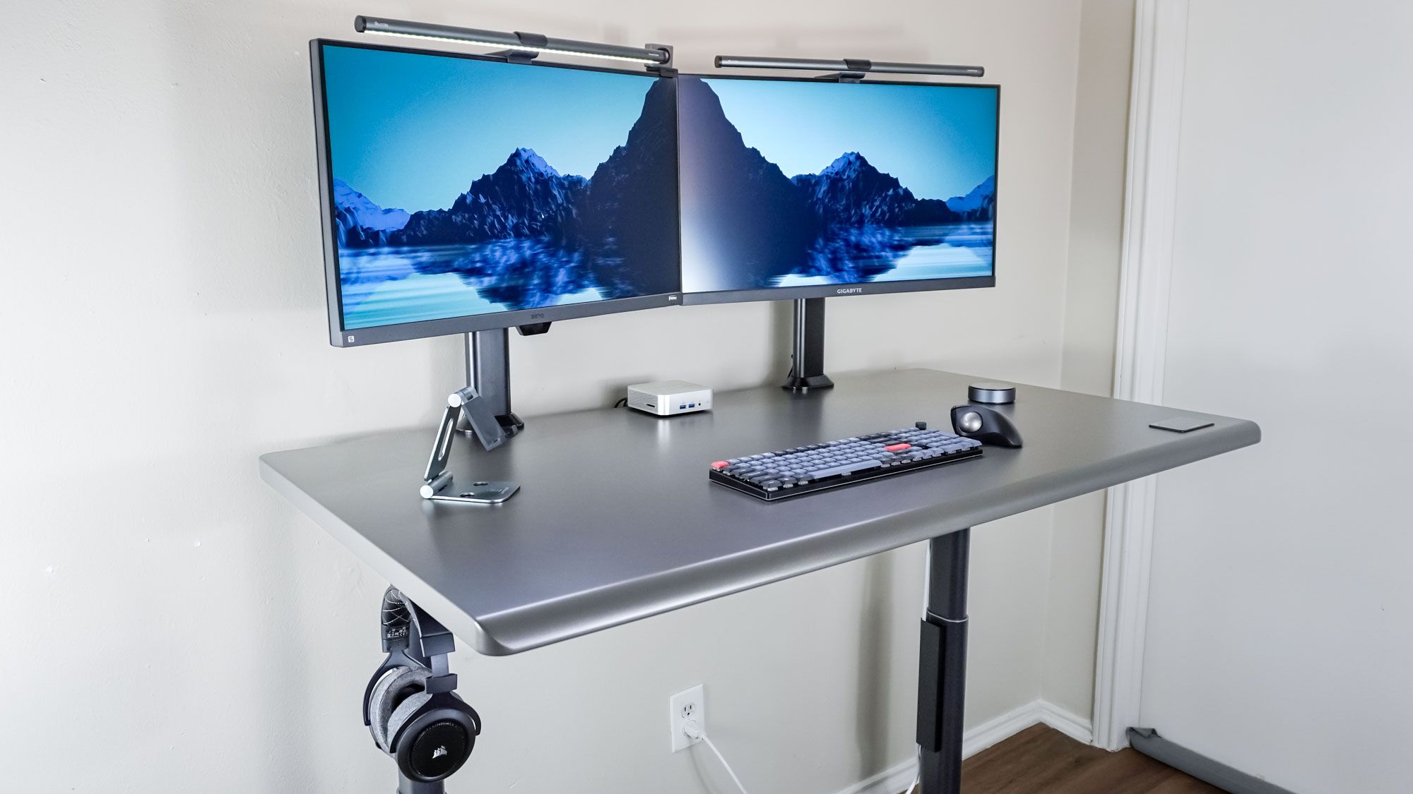 I tested this standing desk with touchscreen controls…