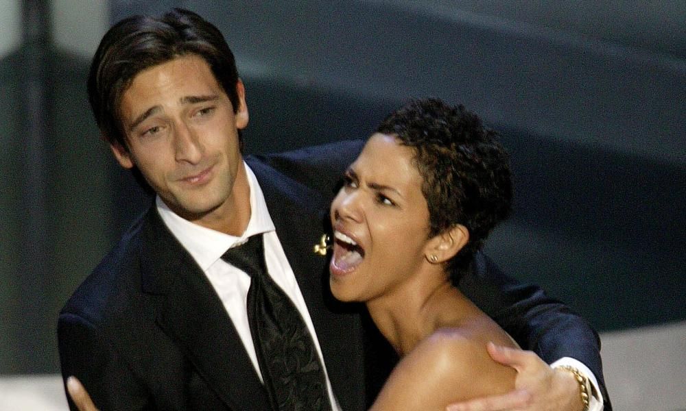 Halle Berry ‘pays back’ Adrien Brody for 2003 Oscars…