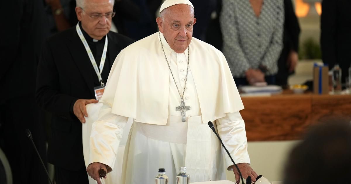 Pope Francis back on ventilation after suffering new…