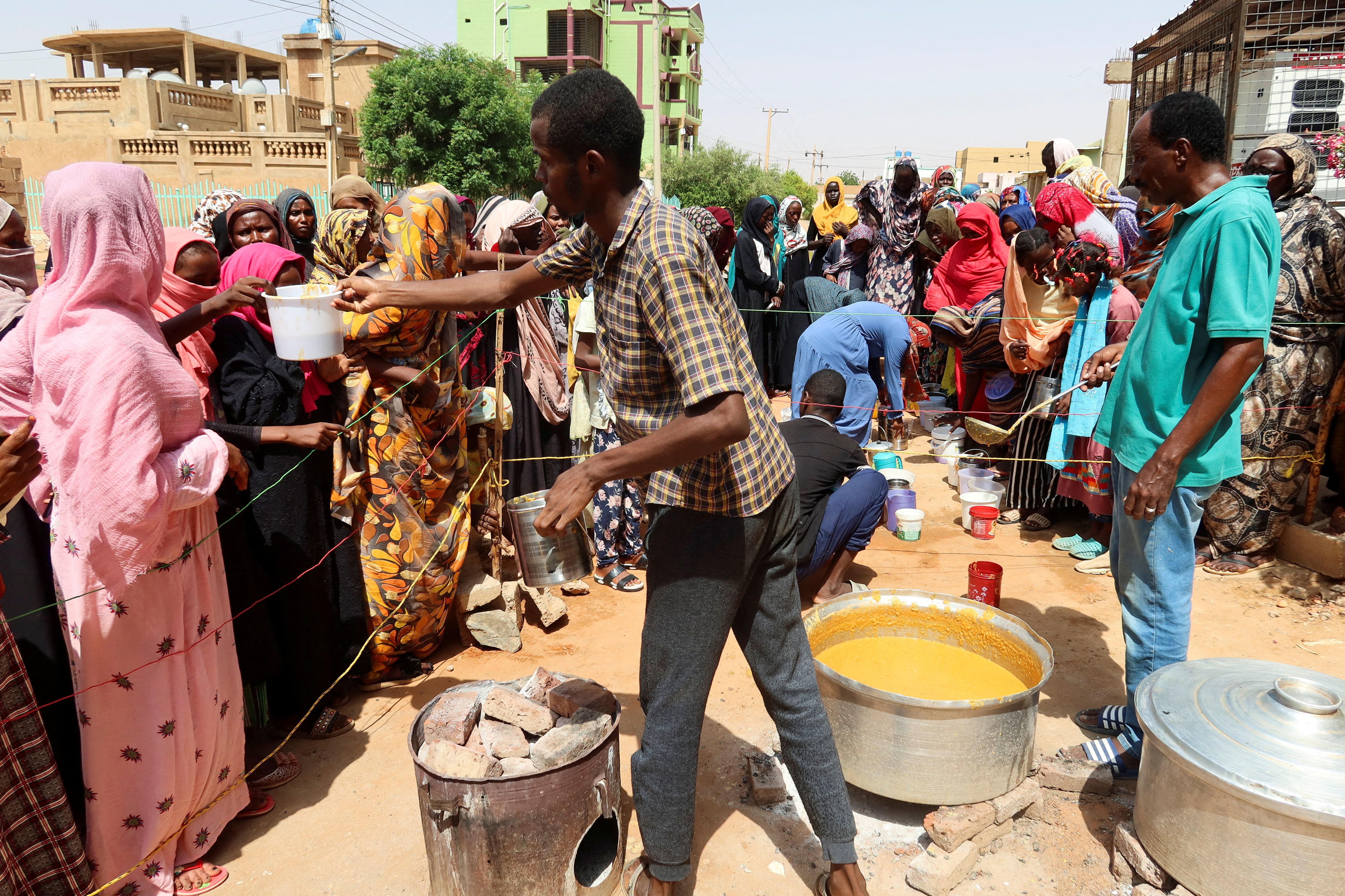 Sudanese starve as soup kitchens close and warring…