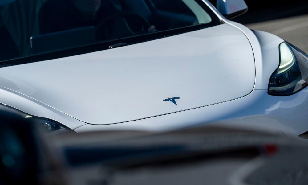 Australian Tesla sales plummet as owners rush to…