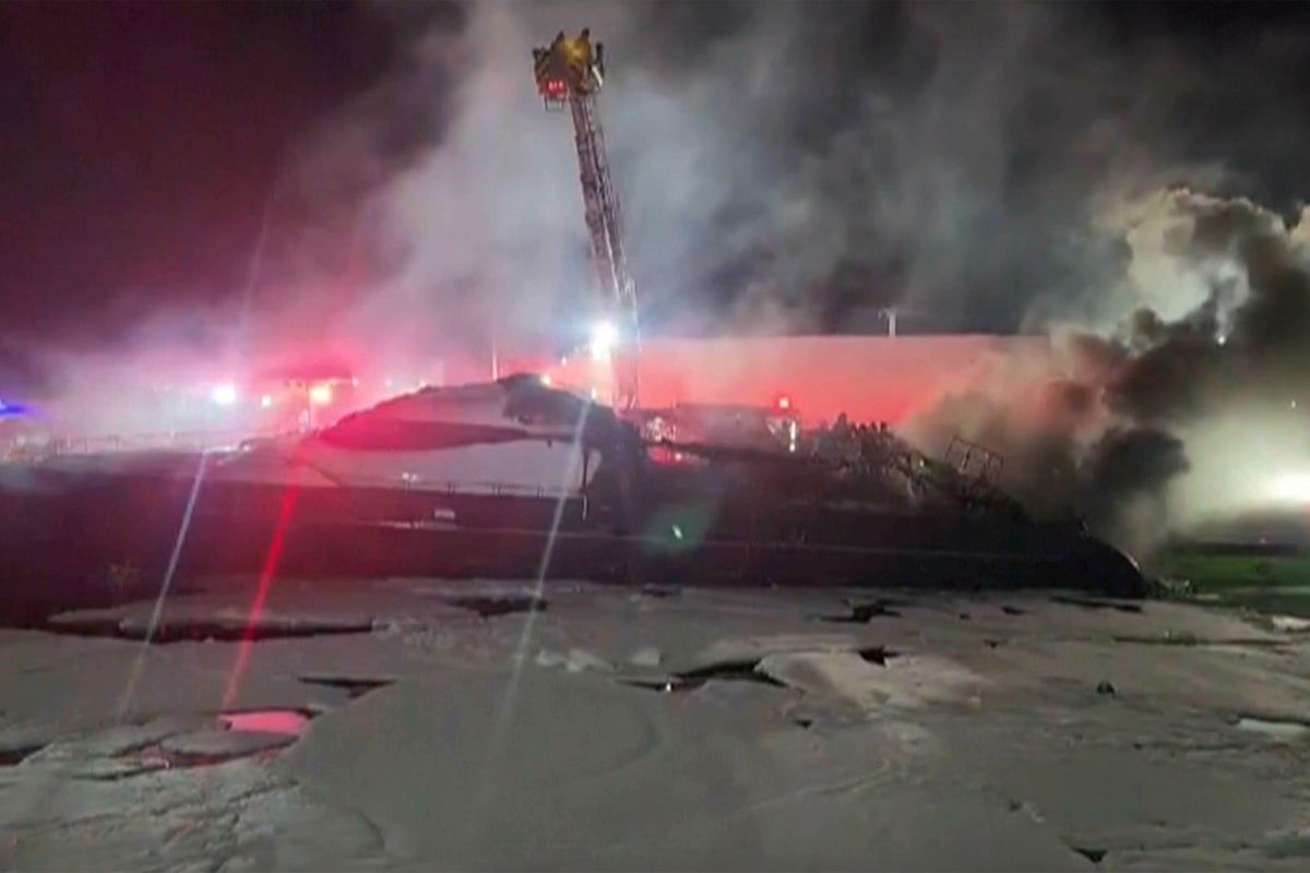 Crews battle fire on 3 yachts in Miami Crews battle fire on 3 yachts in Miami