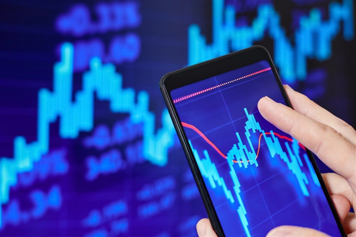 S&P 500 & Nasdaq Hit Critical Support—Will Stocks Hold…