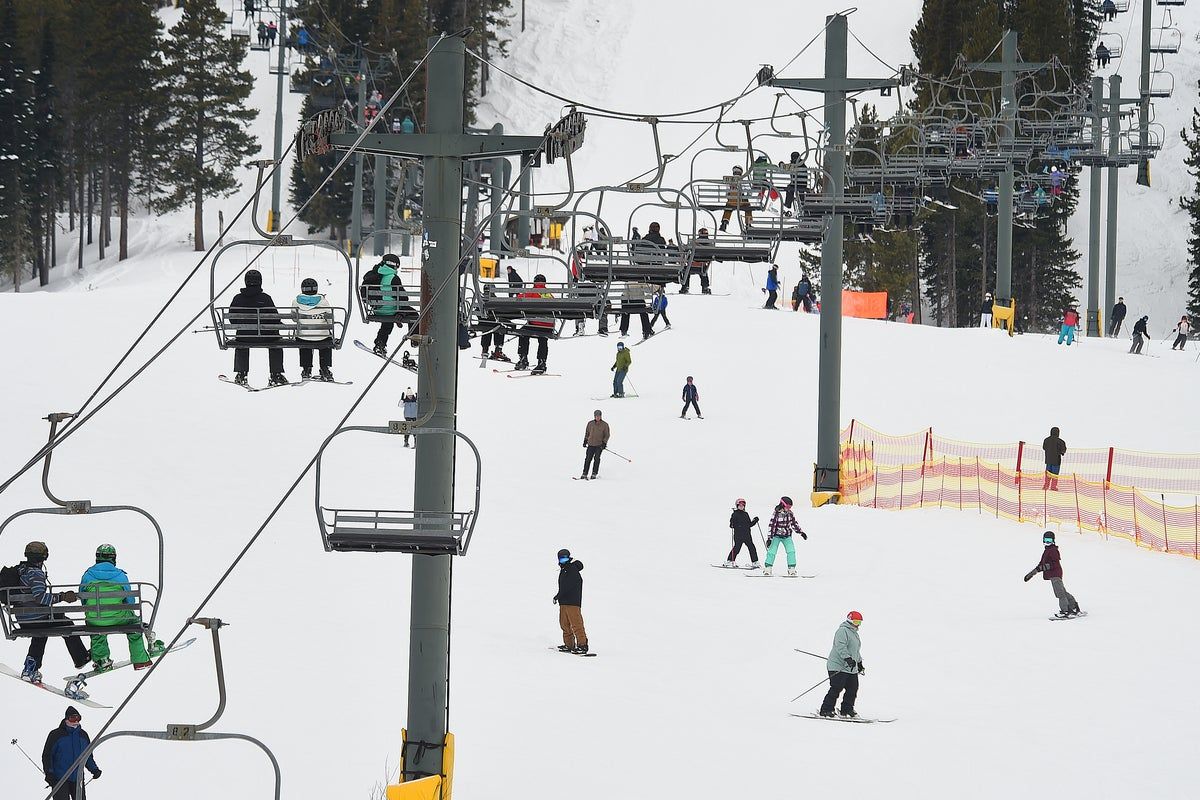 Skier dies after falling from chairlift with…