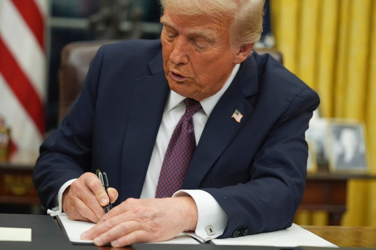 What is an autopen signature and why is Trump accusing…
