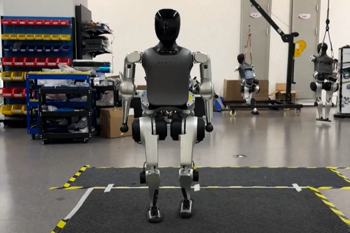 Chinese startup unveils child-sized robot that…