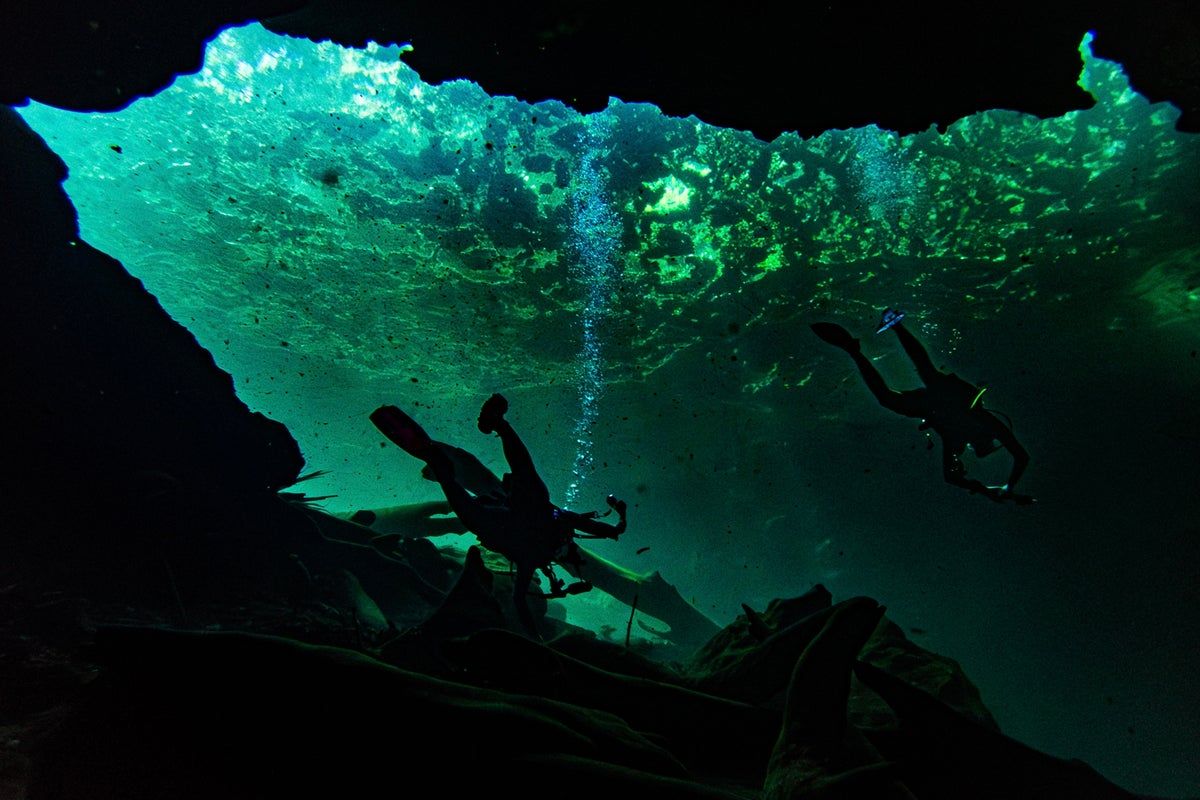 Diver dies while navigating famous cave diving…
