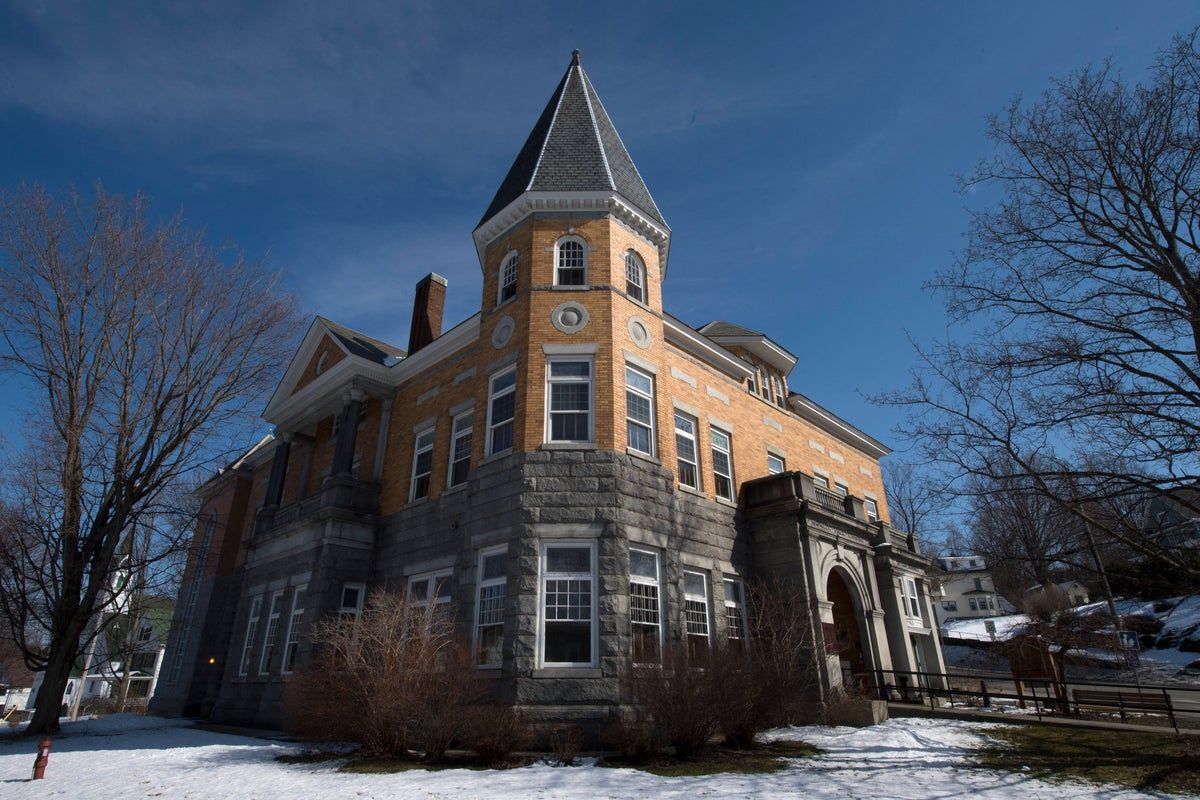 U.S. to limit Canadian access to border library where…