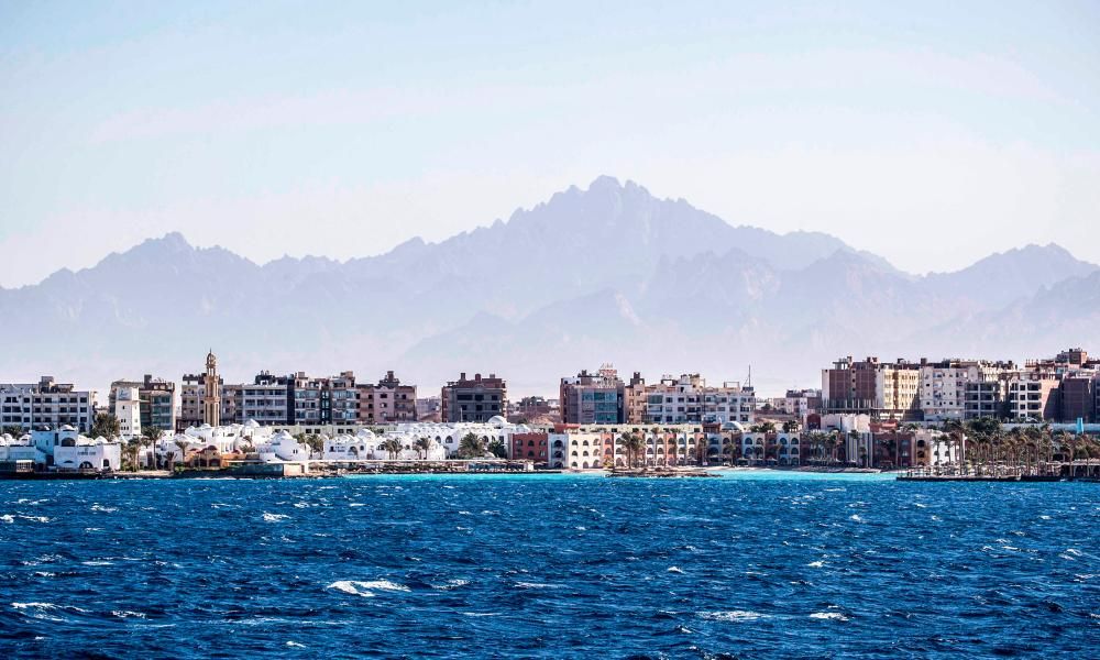 Six Russian tourists dead after submarine sinks in Red…