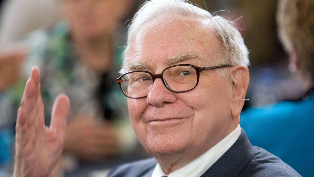 Warren Buffett Stock Smashes AI Stocks, S&P 500 With…