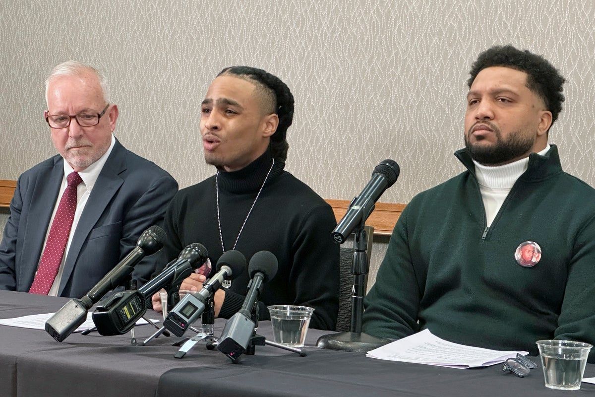 Prosecutor makes offers to 10 New York prison guards…