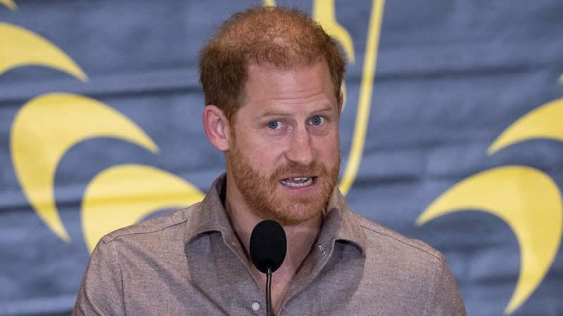 Prince Harry breaks into tears after receiving…