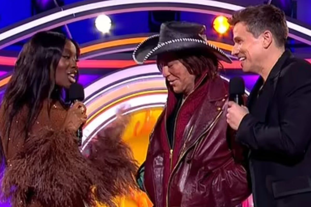 AJ Odudu reprimands Mickey Rourke as he’s ushered into…