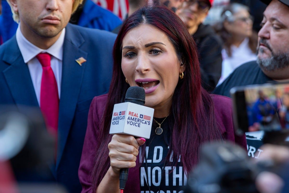 Far-right influencer Laura Loomer is pitching her new…