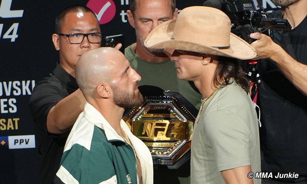 UFC 314 video: Alexander Volkanovski vs. Diego Lopes…