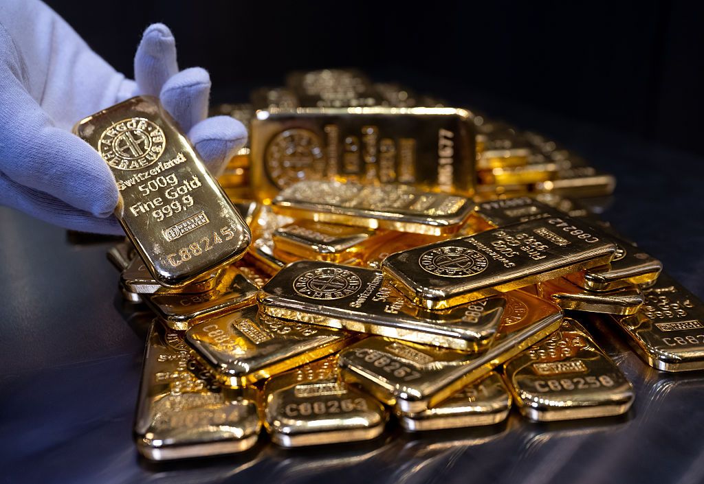 Gold "shines" during volatile times