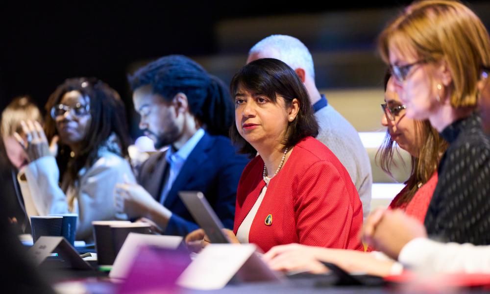 Ministers try to encourage Windrush compensation…