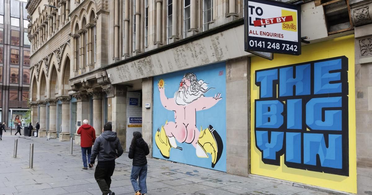 Naked Billy Connolly mural unveiled in iconic Glasgow…