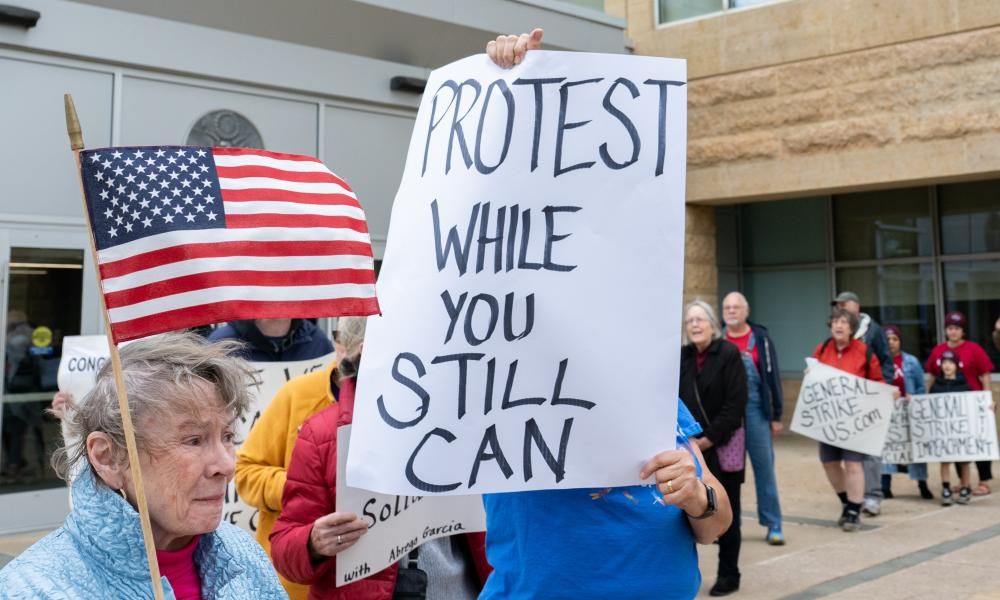 Trump news at a glance: judge scolds officials over El…