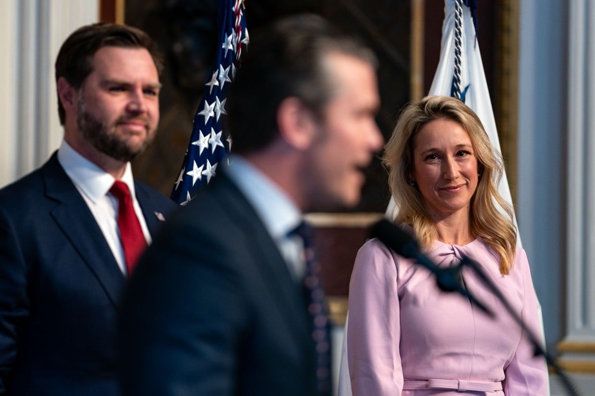 Who is Jennifer Rauchet, wife of Pete Hegseth said to…