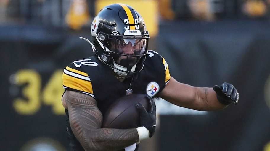 Sports Illustrated - Steelers RB Jaylen Warren Signs…