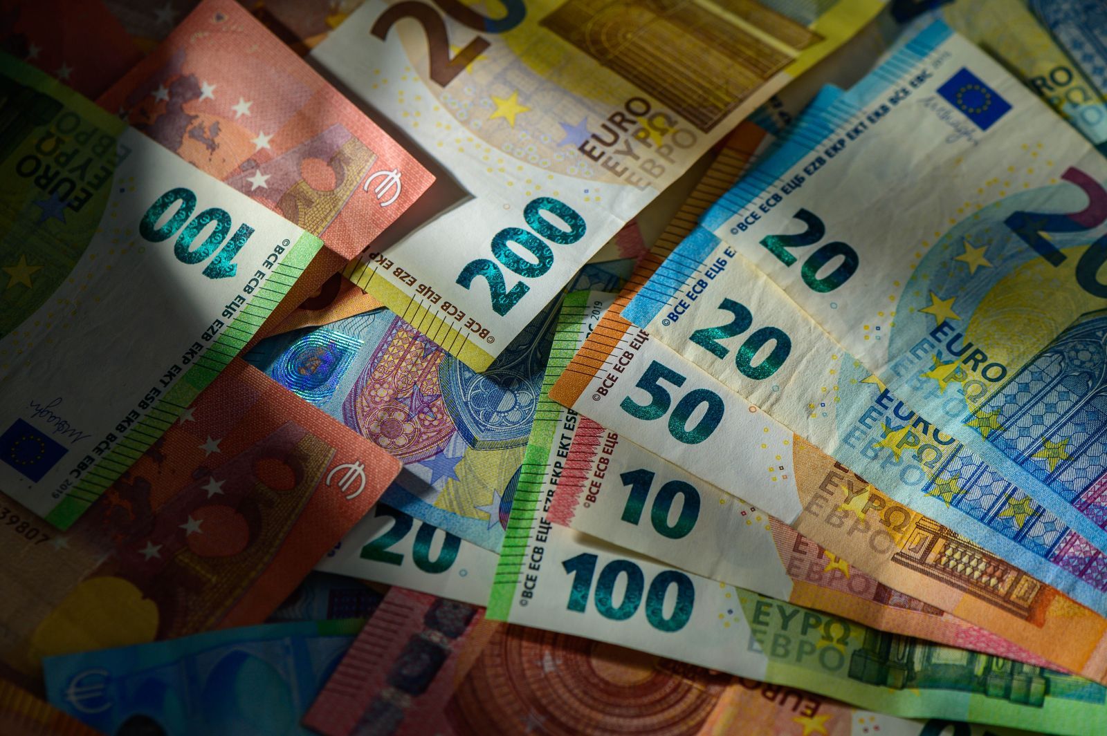 A US-China Trade War Is Bullish for Euro Currency…