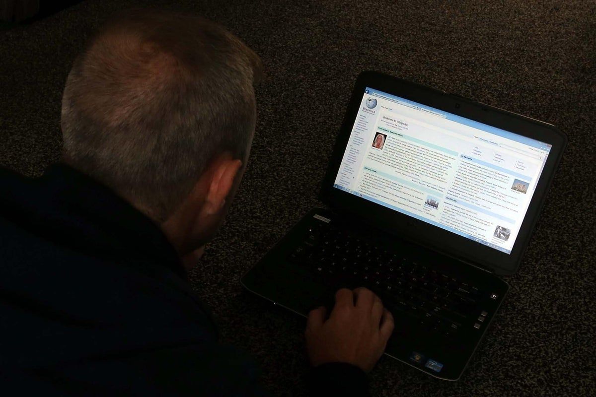 Wikipedia launches legal challenge against Online…