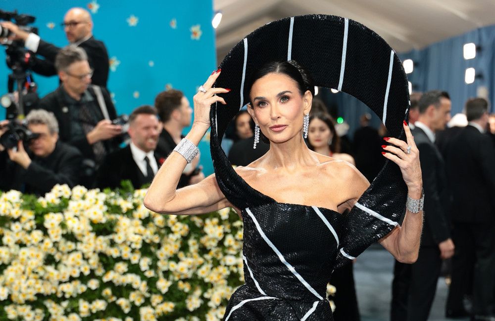 Demi Moore to lead cast of new alien-themed romance…