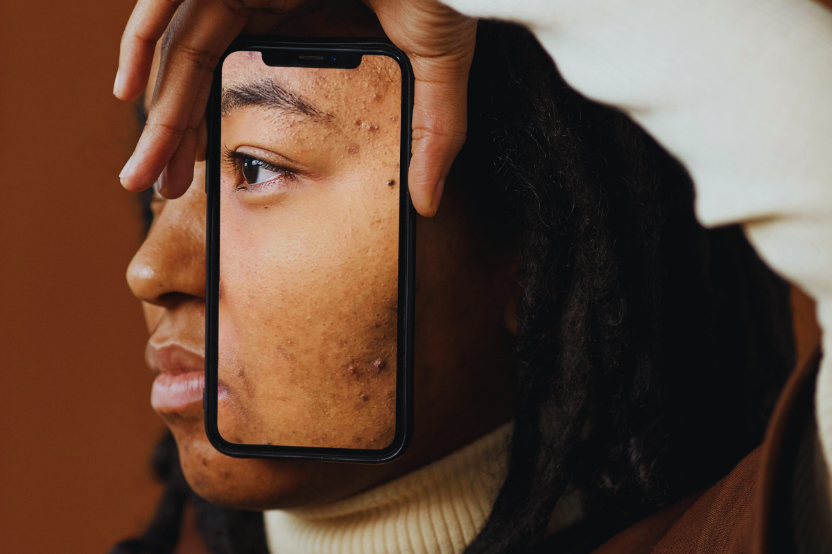 Quick Facts On 'Invisible Phone' That Stunned TikTok…