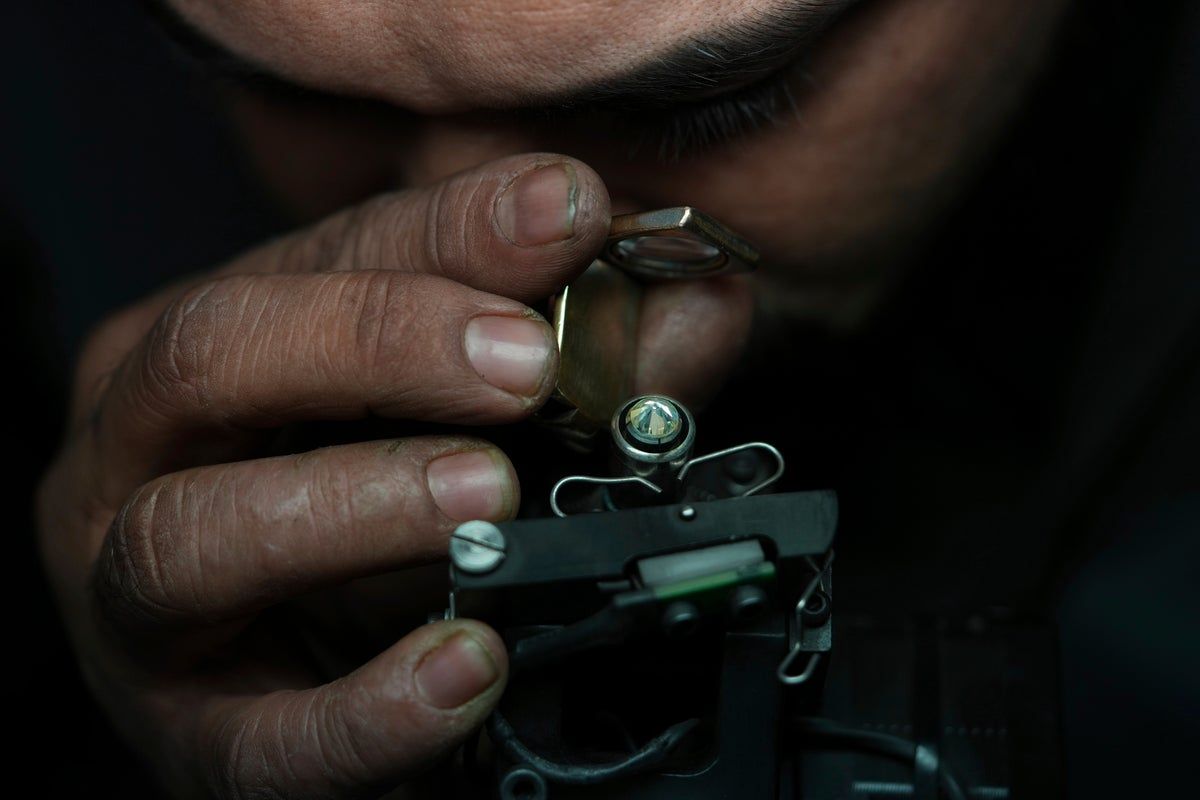 AP PHOTOS: Decades-old diamond industry in India’s…